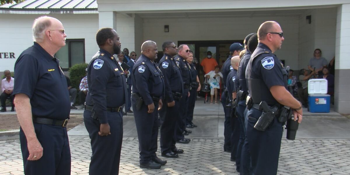Savannah Police holds ‘Roll Call in the Streets’ in Cloverdale Savannah Police holds ‘Roll Call in the Streets’ in Cloverdale